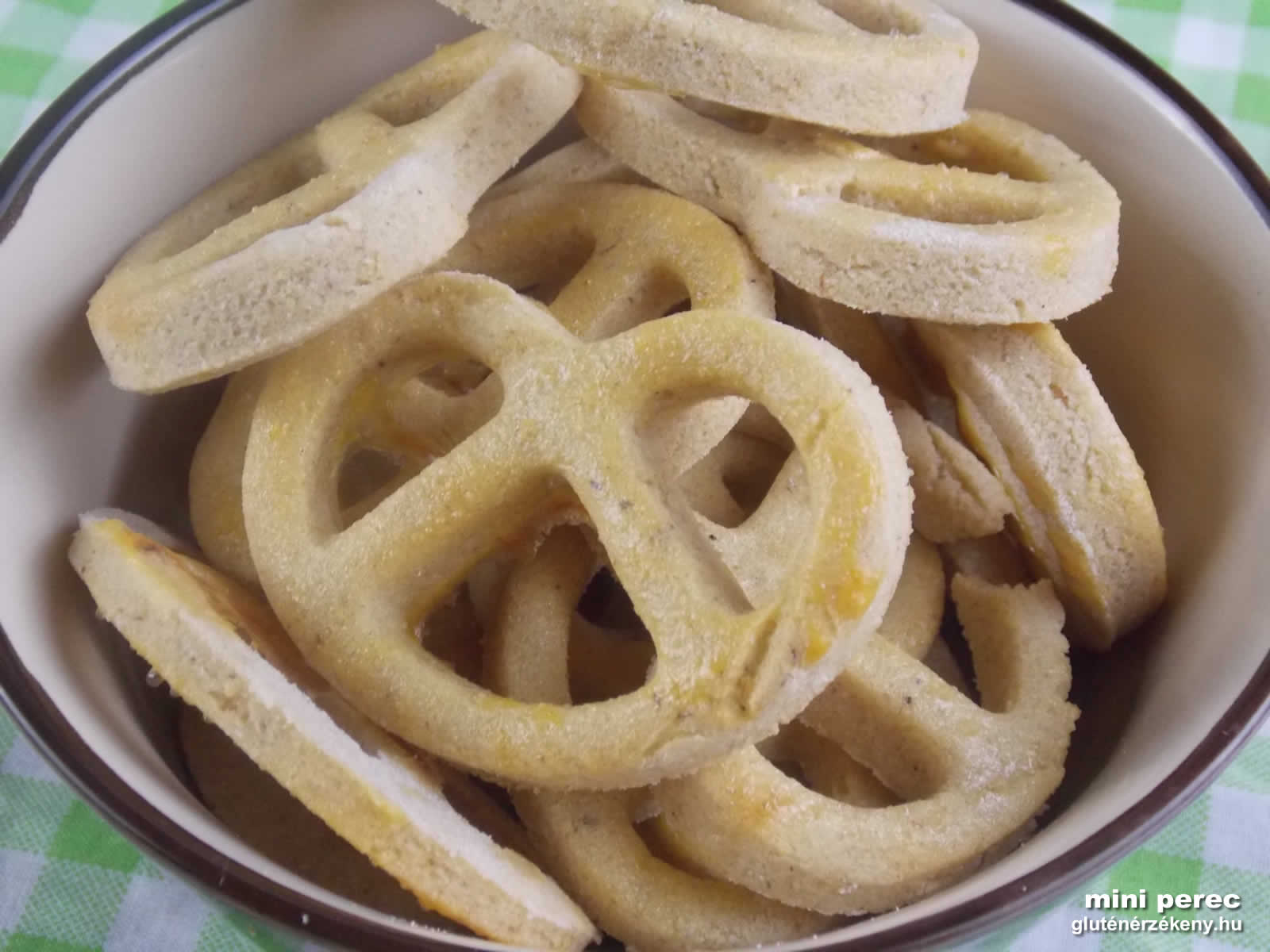 Mini gluténmentes perec recept - sós vendégváró | sós aprósütemény